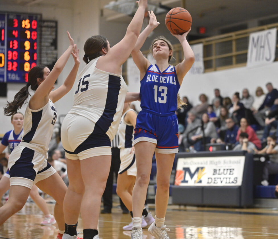 Battle of the Blue Devils: Western Reserve jumps on McDonald early in ...